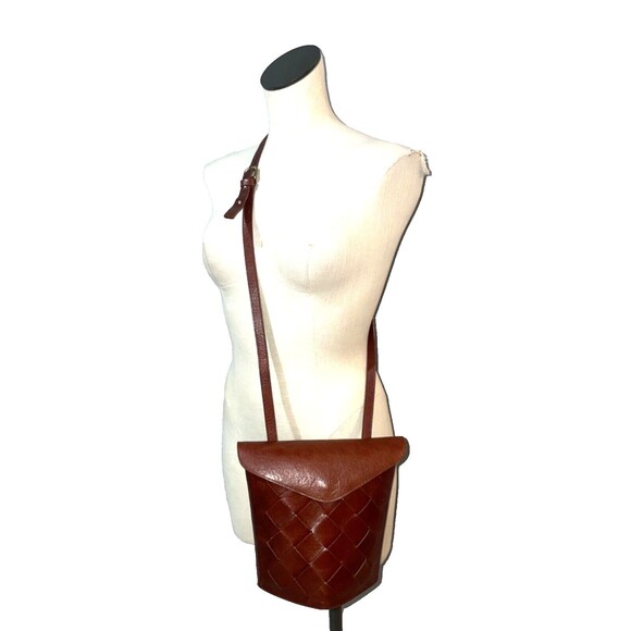 Genesis | Bags | Genesis Vintage Womens Bucket Crossbody Bag Genuine ...